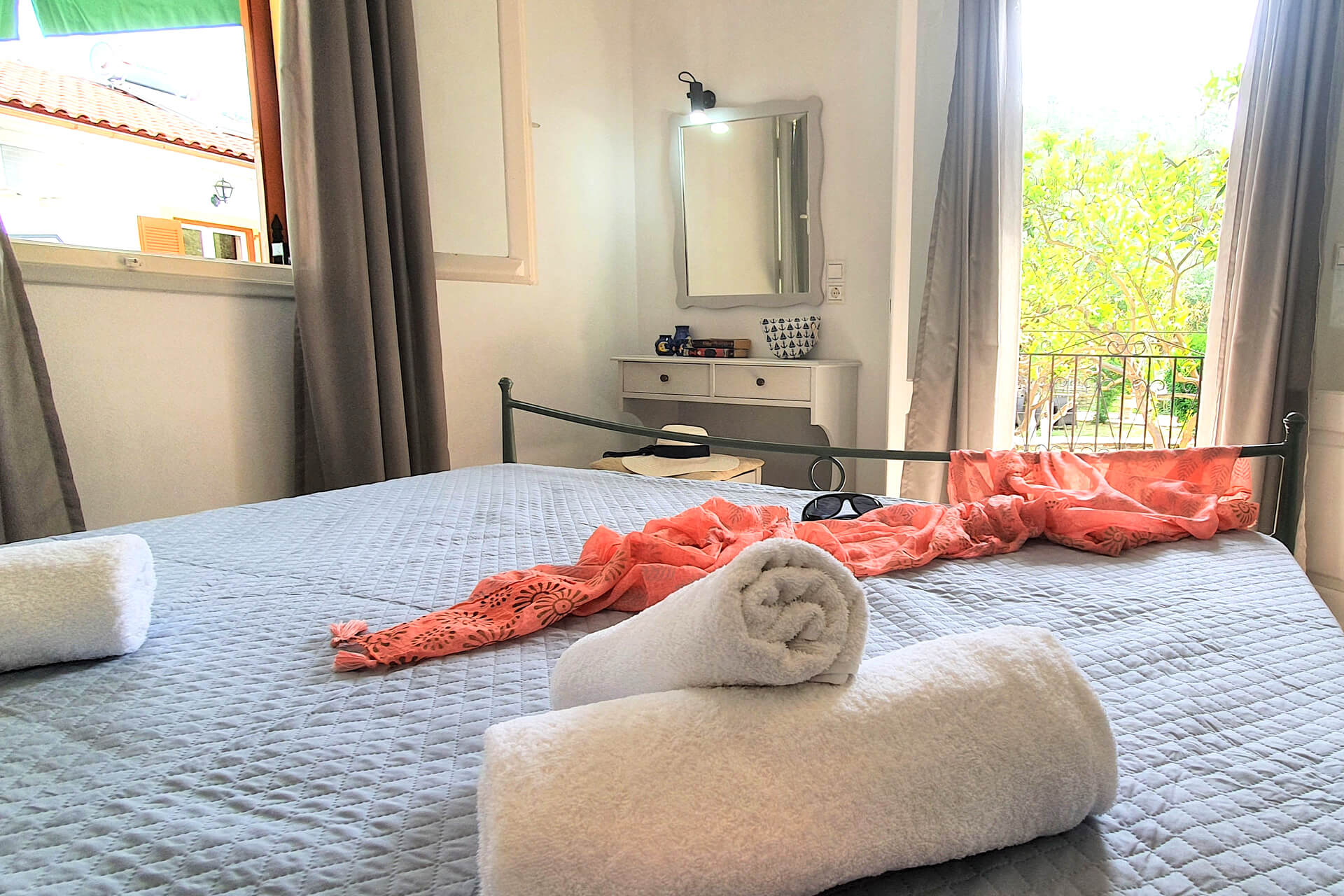 Aphrodite apt – Paxos Breeze